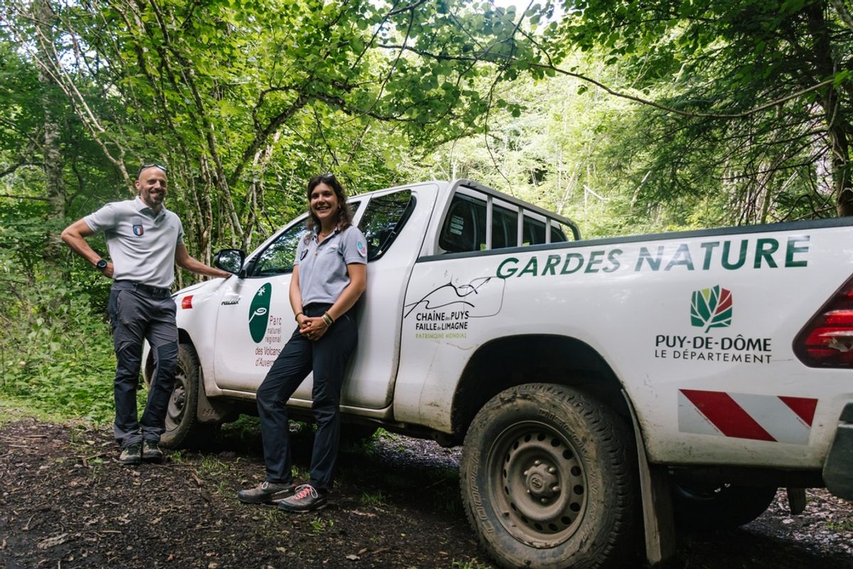 "C'est un boulot avant tout !" : les gardes nature veillent sur la chaîne des Puys - La Montagne