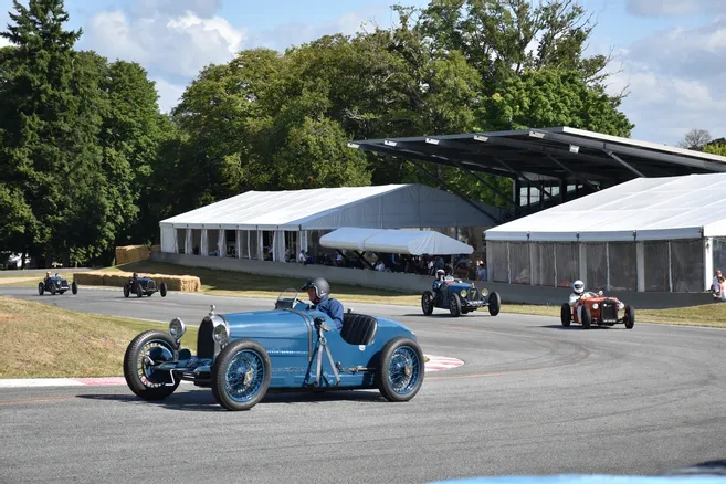 Bugatti, Lotus... : ces belles cylindrées font leur retour sur ce ...