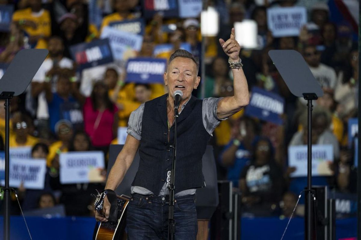 "Les voyous fédéraux de Trump l'ont roué de coups" : Bruce Springsteen ...