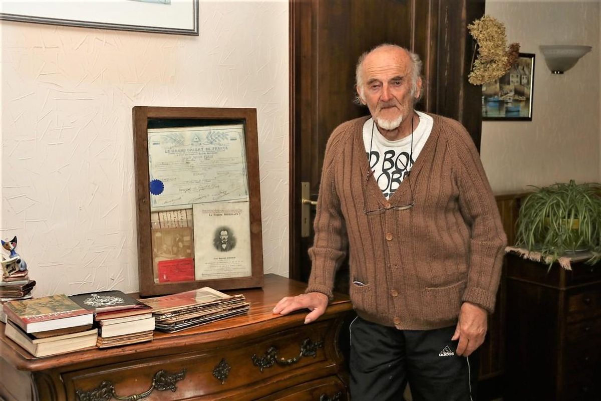 Robert Lesage détient des documents sur le sujet qu’il exposera au vide ...