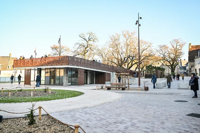 La nouvelle place Cujas inaugurée ce samedi, en centre-ville de Bourges ...