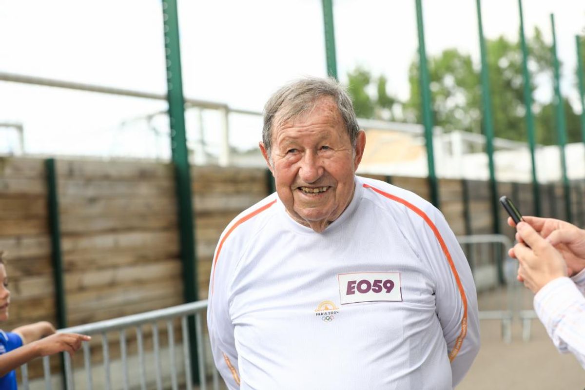 L'Oeil de Guy Roux : "Alain Delon au stade de l’Abbé-Deschamps" - L ...