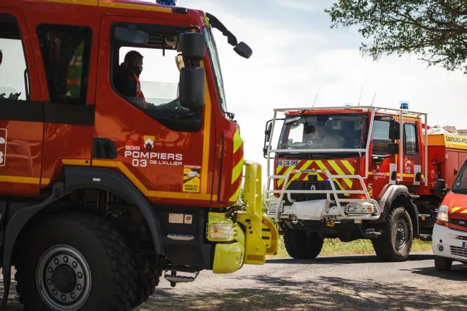 Incendie dans l'Allier : 55 hectares brûlés et l'hélico bombardier d ...