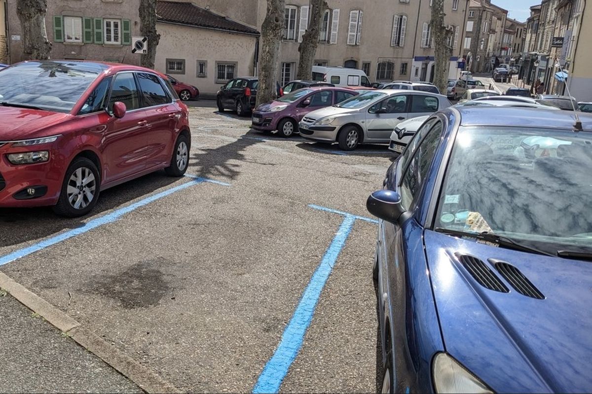 Le stationnement désormais en zone bleue à Saint-Florent-sur-Cher - Le ...
