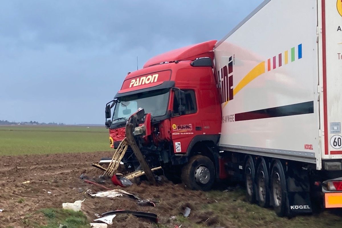 Deux morts dans un grave accident entre une voiture et un poids lourd, à Villamblain - L’Écho ...
