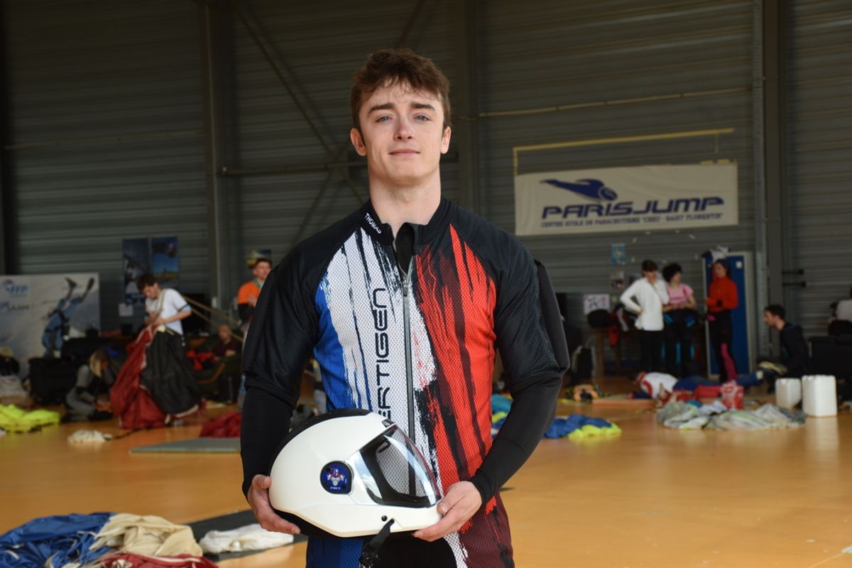 Acteur dans la série "Clem", Thomas Chomel pratique le parachutisme à l ...