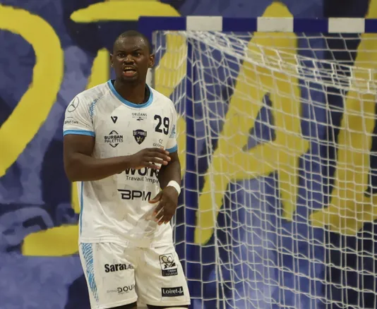 Un an après sa rupture des ligaments croisés, le pivot du Saran Loiret ...