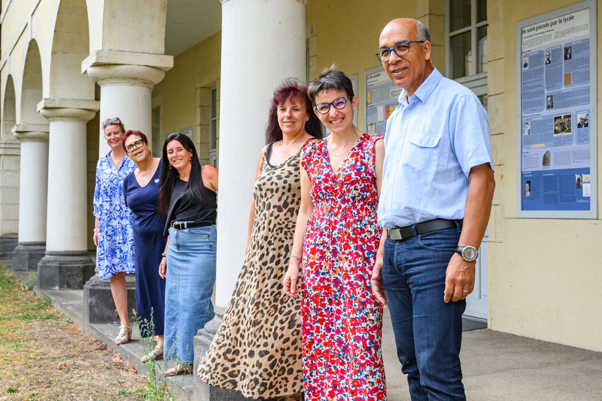 Le nouveau proviseur, Aymeric Hilali, pose son cartable à Banville, à ...