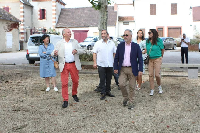 Les élus ont accueilli le sous-préfet - La Montagne