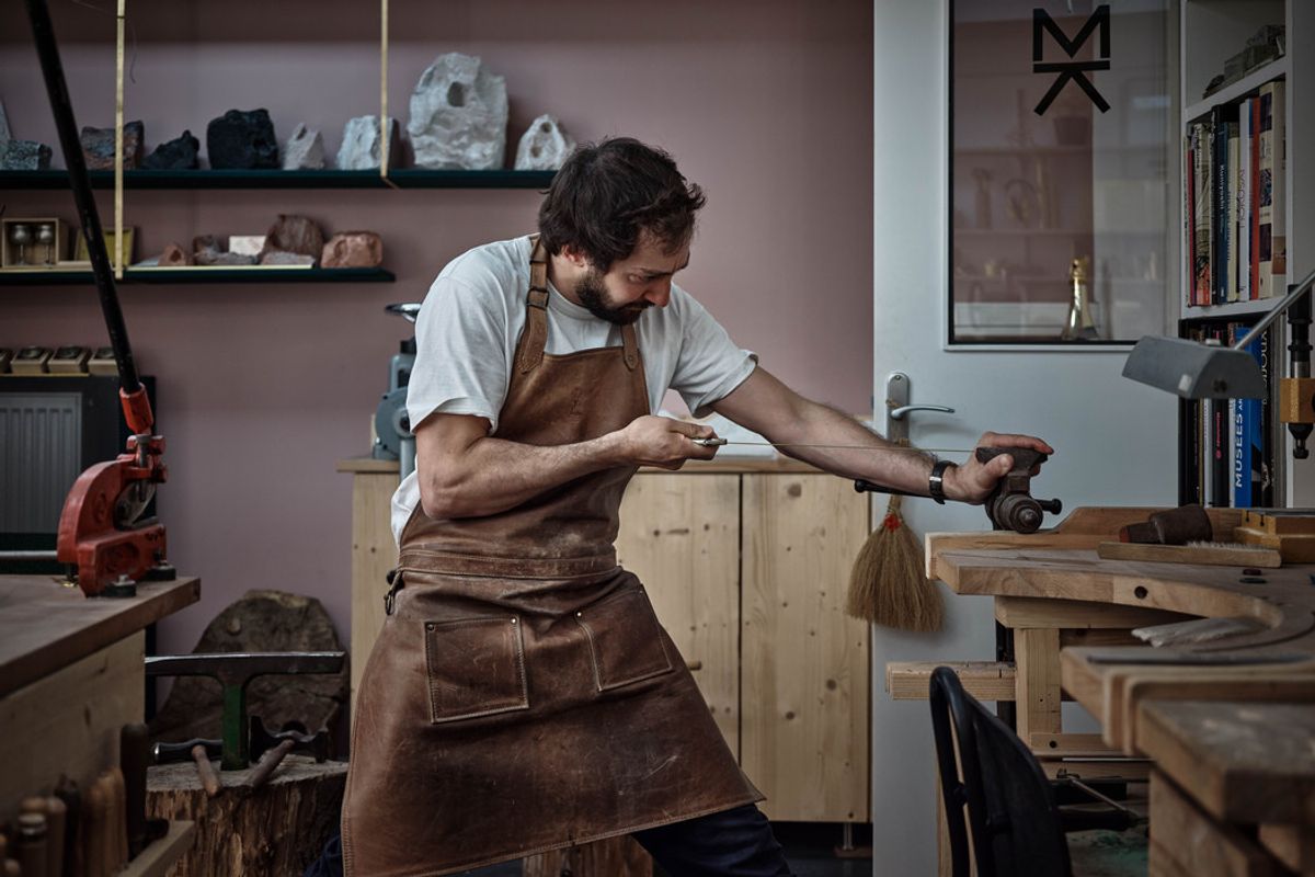 Le joaillier Karl Mazlo, en résidence à Saint-Amand-Montrond, participe ...