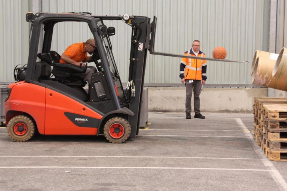 Semaine de la sécurité : à Gien, des caristes de l'entreprise Essity s ...