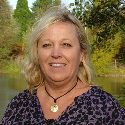 Carine Roux est candidate à la mairie de Pierres, aux municipales 2026 ...