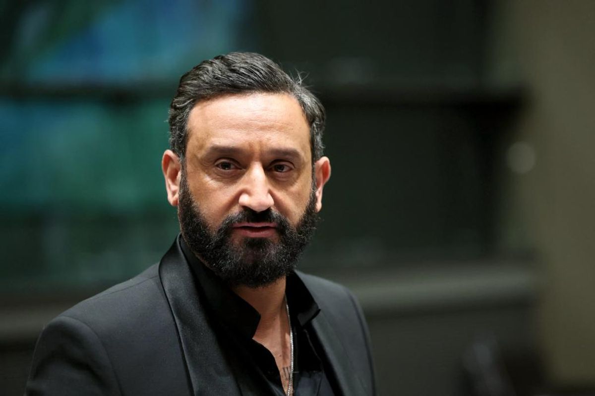 Affiche caricaturant Cyril Hanouna : LFI condamnée pour atteinte "au droit à l'image" - La Montagne