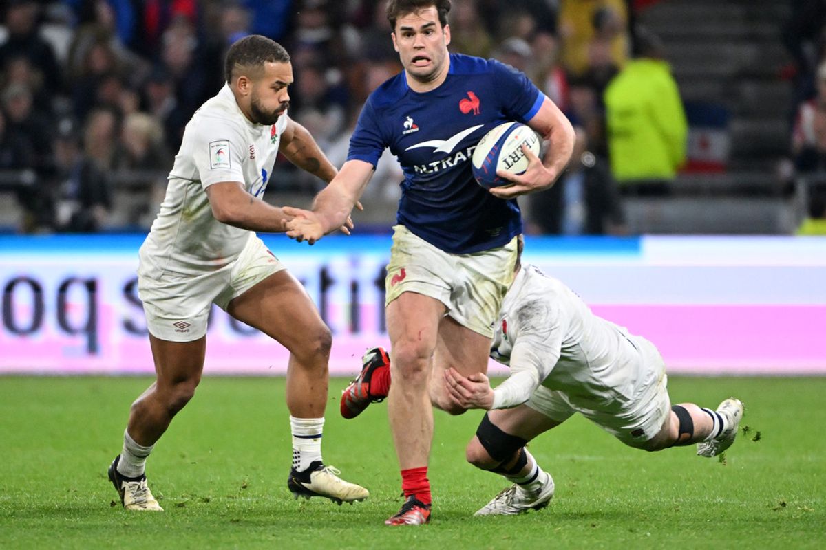 Insolite : le bus du XV de France avait à son volant un sénateur de la Loire pour le Crunch - La ...