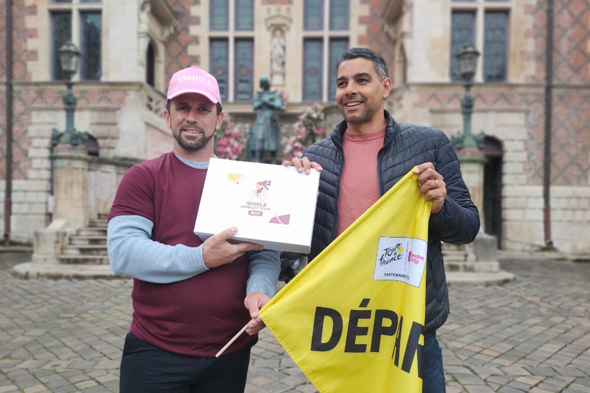 Jimmy Casper, ex-champion de cyclisme, remet à Orléans son drapeau de ...