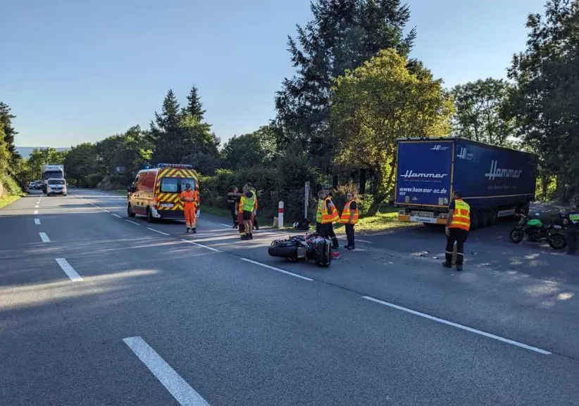 Un motard se tue dans une violente collision avec un poids lourd sur la RN 88 - L’Éveil de la ...