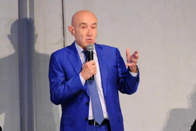 Humour et politique : le sénateur de l'Allier Claude Malhuret décroche ...