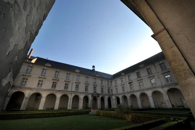 Quel avenir pour le centre hospitalier Henri-Ey à Bonneval ? - L’Écho ...