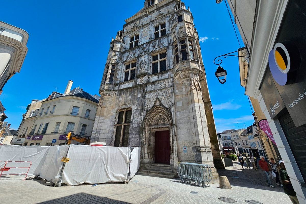 À Dreux, les curiosités du beffroi "le plus au sud de la France" se ...