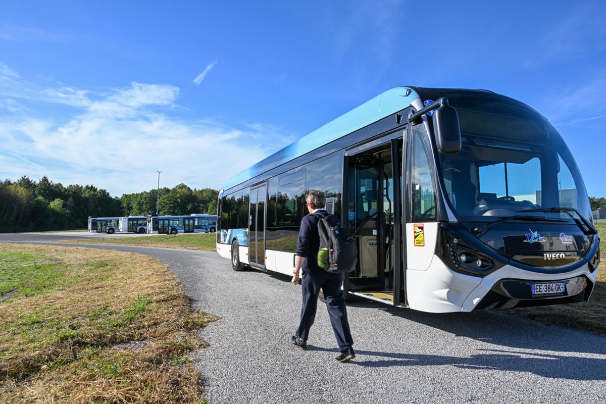 Le nouveau dépôt de bus de la STCLM inauguré au nord de Limoges - Le ...