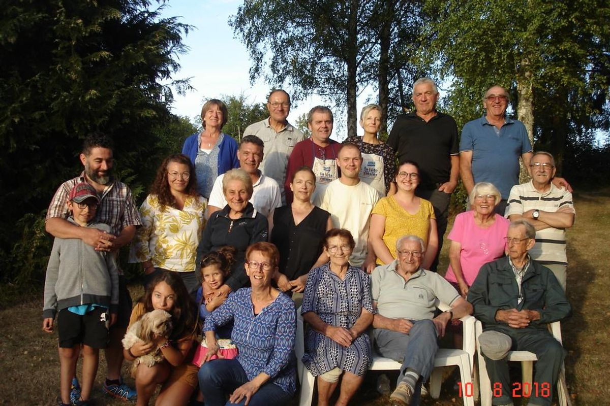 Une fête des voisins au village de Rissat - La Montagne