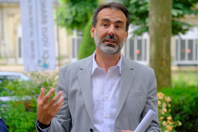 "Ma méthode, c’est le terrain" : le maire LR de Vichy, Frédéric ...