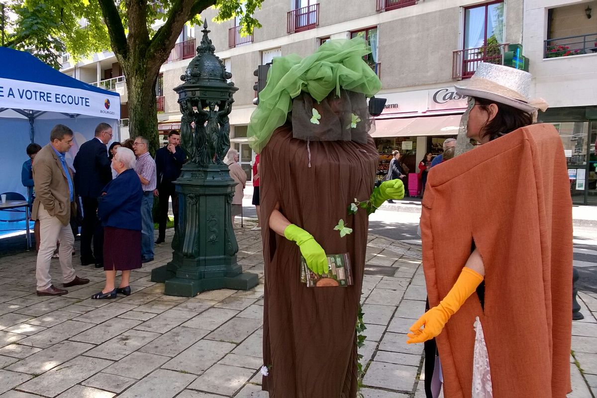 Des opposants à la nouvelle MCB s'invitent au barnum municipal - Le ...