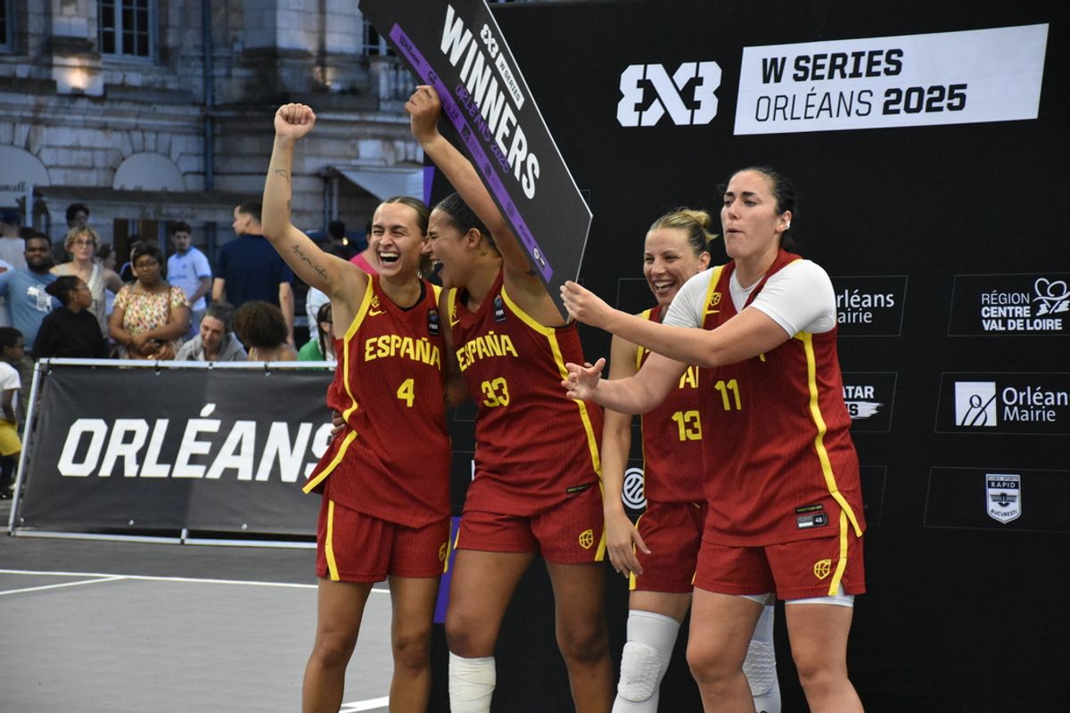 "L'ambiance était folle" : l'Espagne a dompté la France sur une place du Martroi transformée en ...