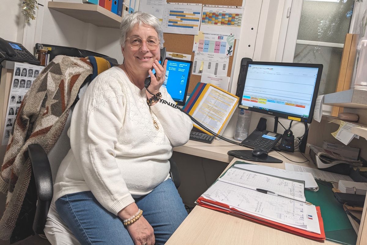 Josiane Roussin, concierge au grand cœur, fait l'accueil pour la ...