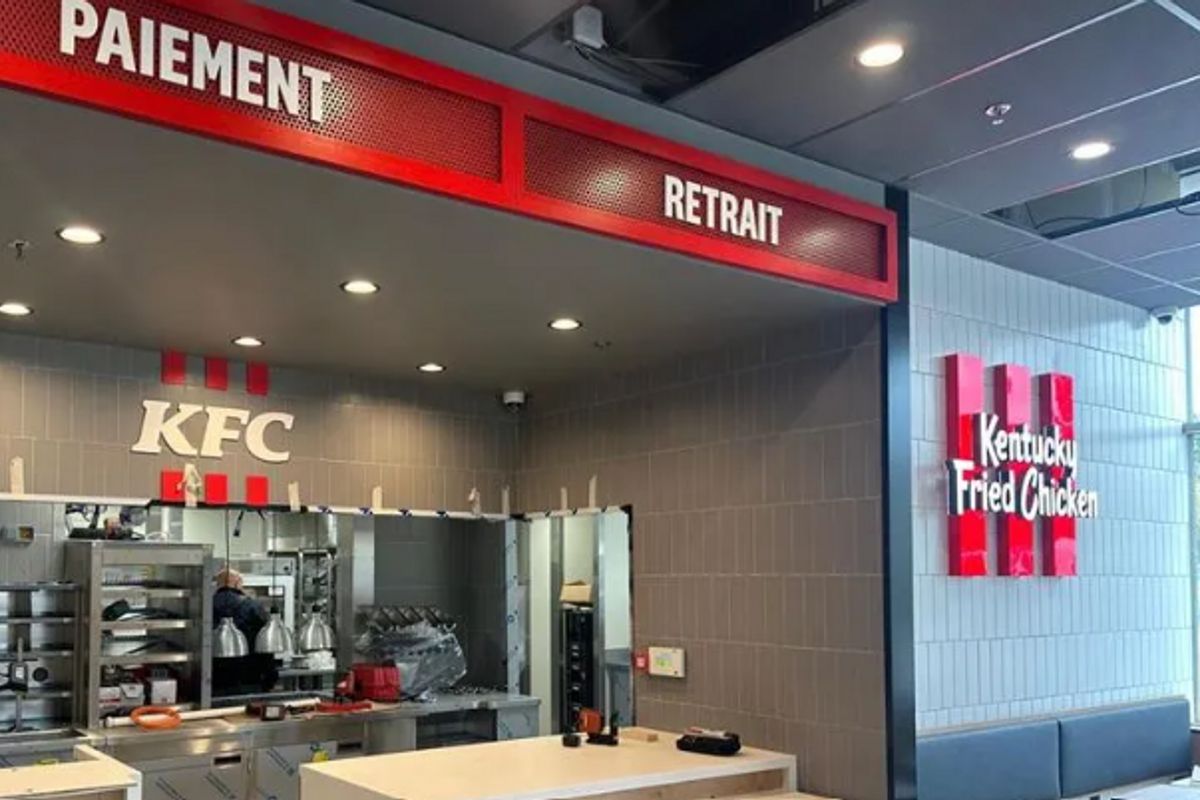 Que s'est-il passé dans ce KFC ? Un homme découvert mort après 30 ...