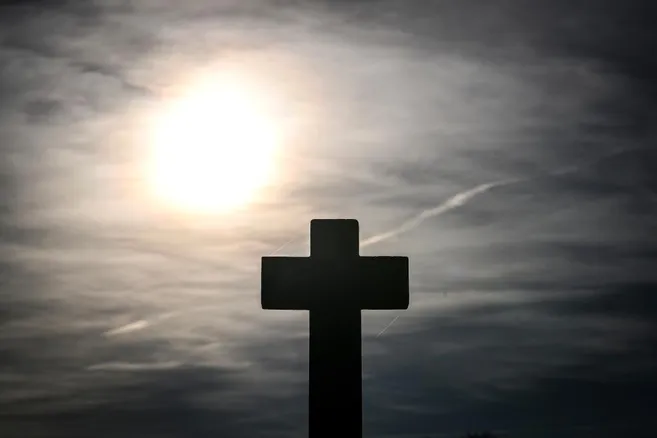 “Emprise”, abus et “dérive sectaire” : un rapport accable les ...