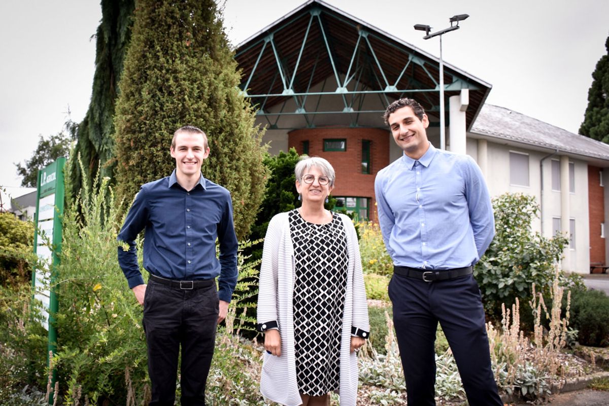 Trois ans après son bac, il revient dans son lycée de l'Allier en tant ...
