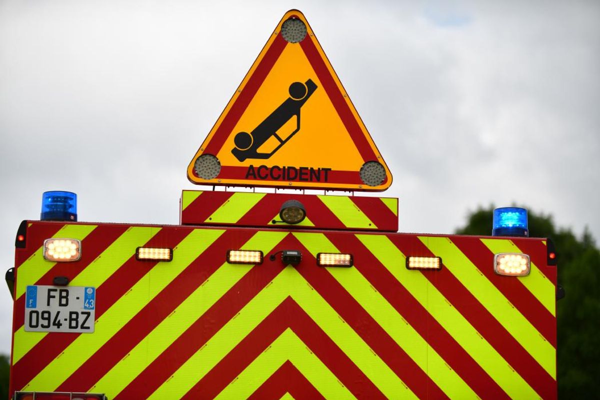 Un poids lourd glisse et s'enflamme sur la RN 145 en Creuse - La Montagne