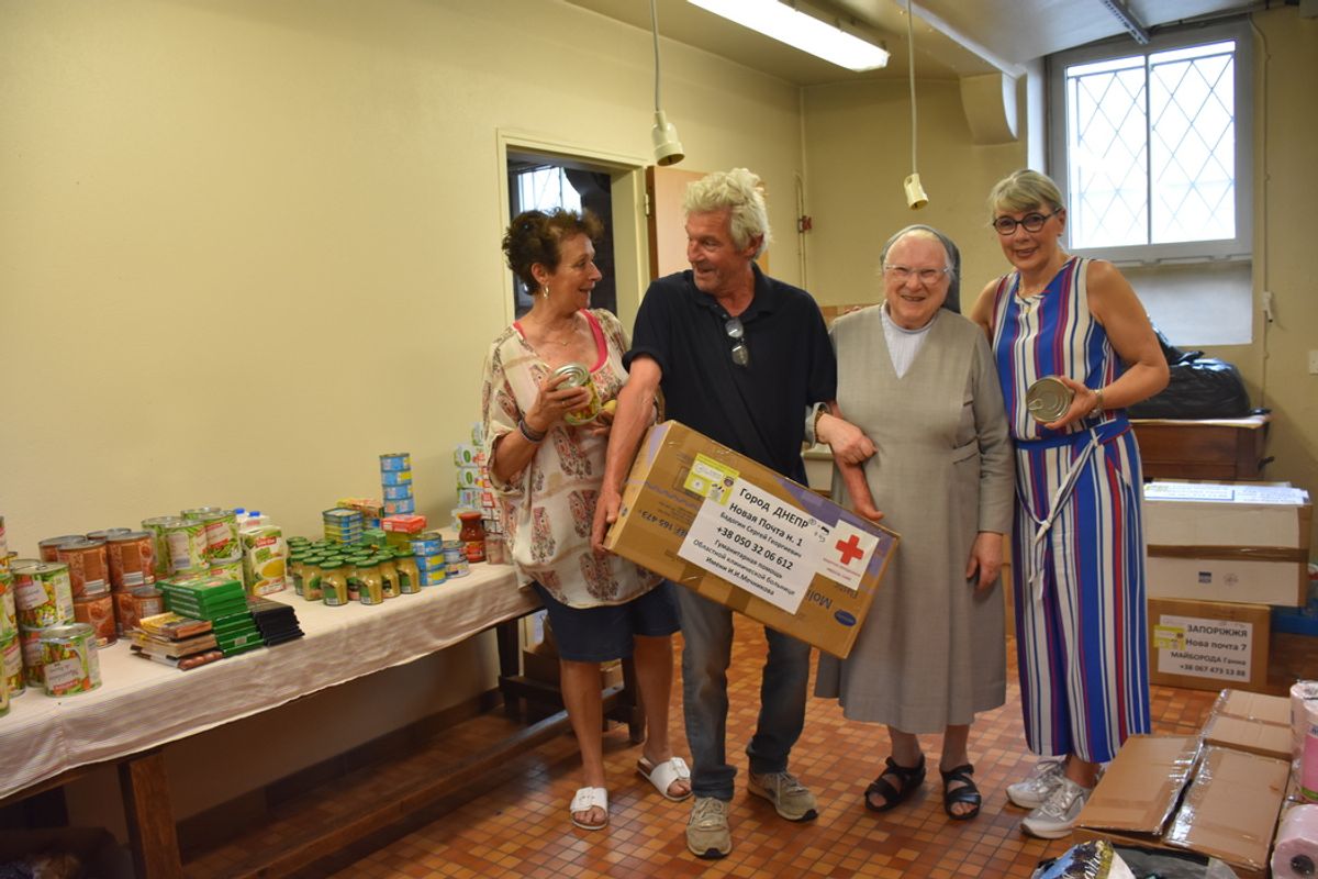 Sœur Claire et les bénévoles des 3C envoient un appel aux dons pour aider les Ukrainiens - L ...
