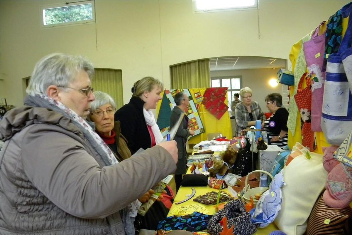 Les Puces des couturières très fréquentées - Le Berry Républicain