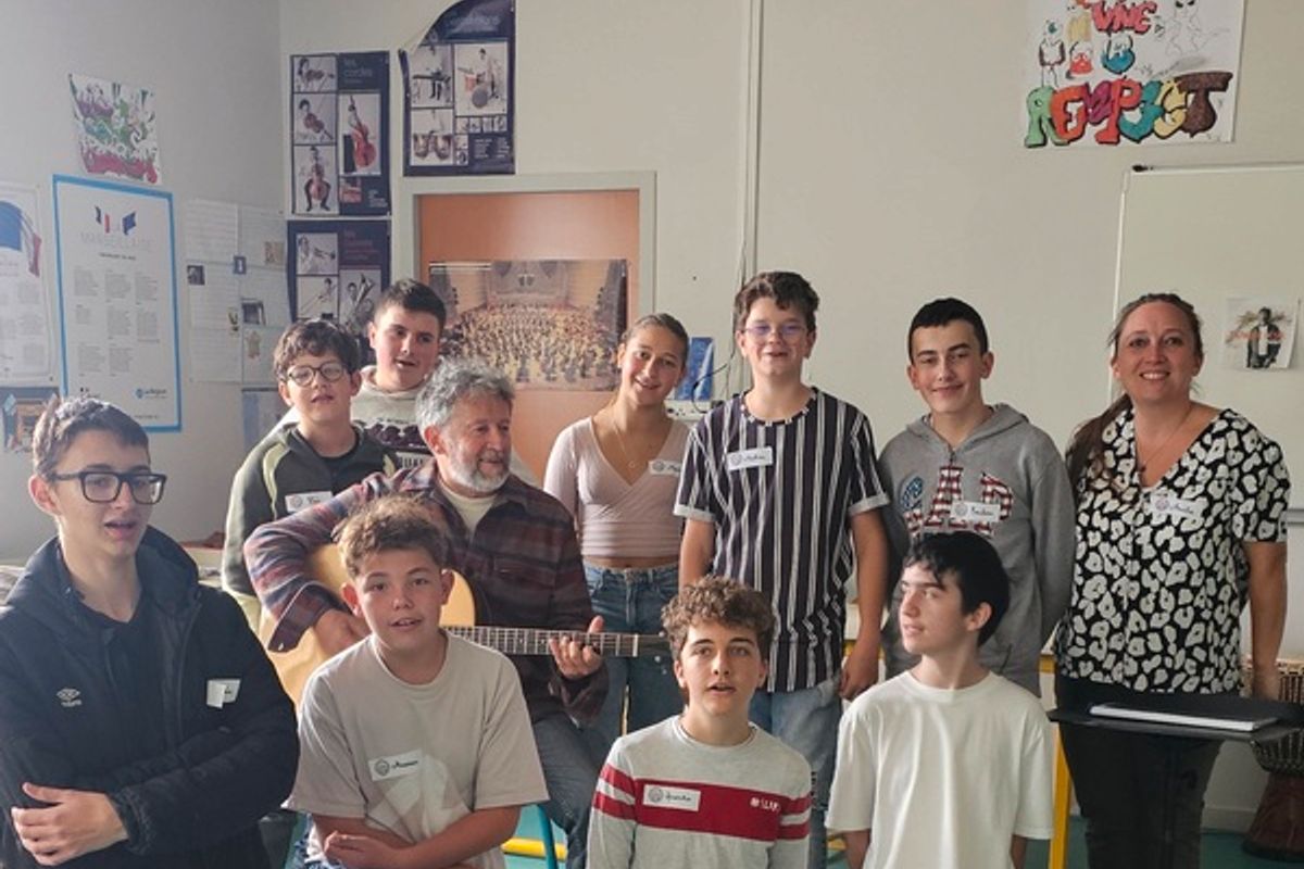 Le grand jour des collégiens du dispositif U lis avec le chanteur ...
