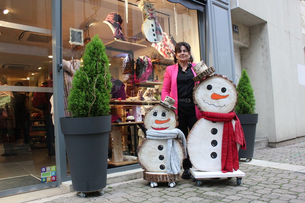 Dans la boutique Colifichet, à Nevers, la décoration de Noël, c’est du ...