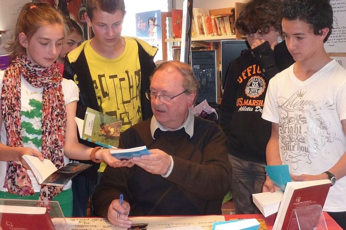 Alain Surget dévoile ses secrets d’écrivain aux collégiens - La Montagne