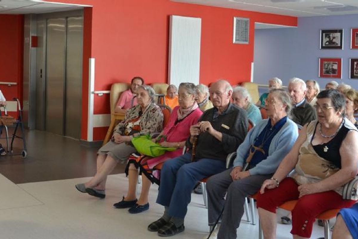 Les résidents de la maison de retraite Eugène-Jamot sont invités au ...
