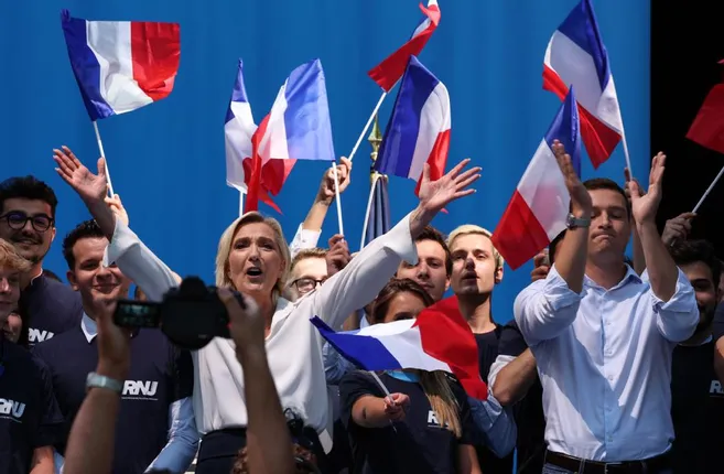 Présidentielle 2027 : pour la première fois, un sondage donne Marine Le ...