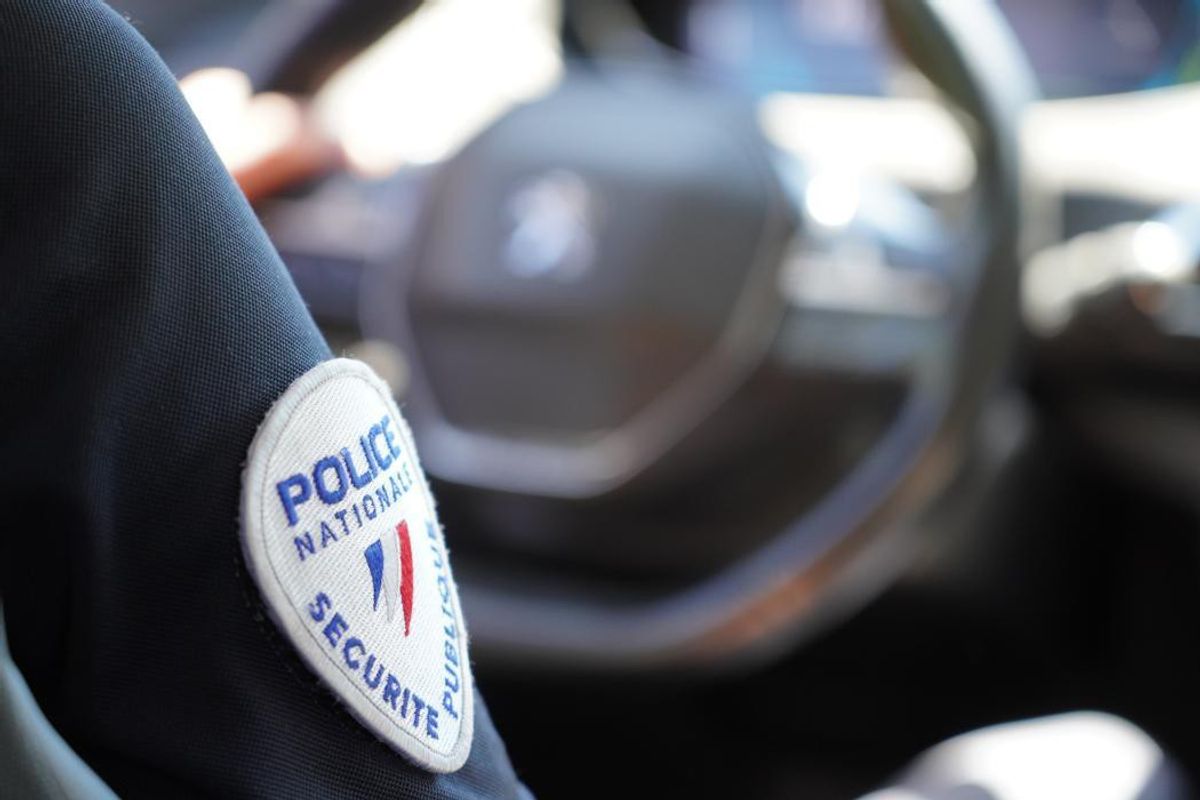 Deux mineurs, une kalachnikov, un règlement de comptes... un jeune ...