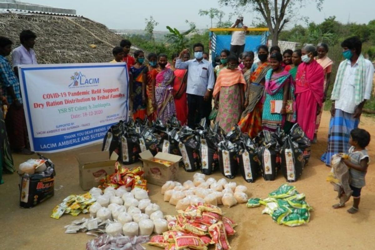 Denish Kumar, correspondant indien de l’antenne d’Ambierle, donne des ...