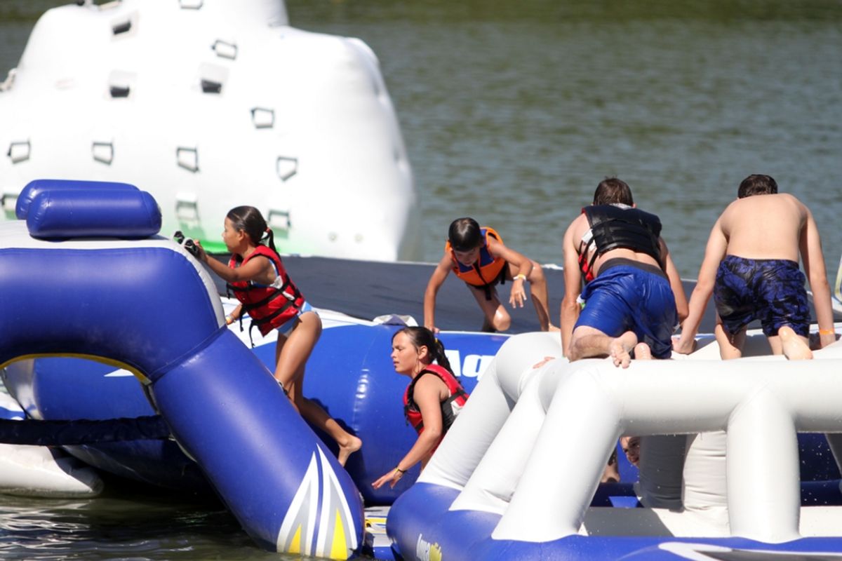 Pourquoi l'aqua-parc de l'île Charlemagne, à Orléans, risque de ne pas ...