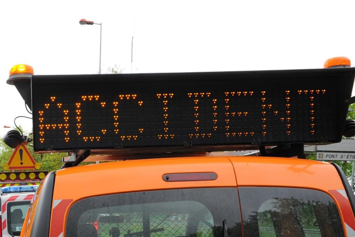 Circulation toujours délicate sur l'A20 et au sud de Brive après un accident de poids lourd - La ...