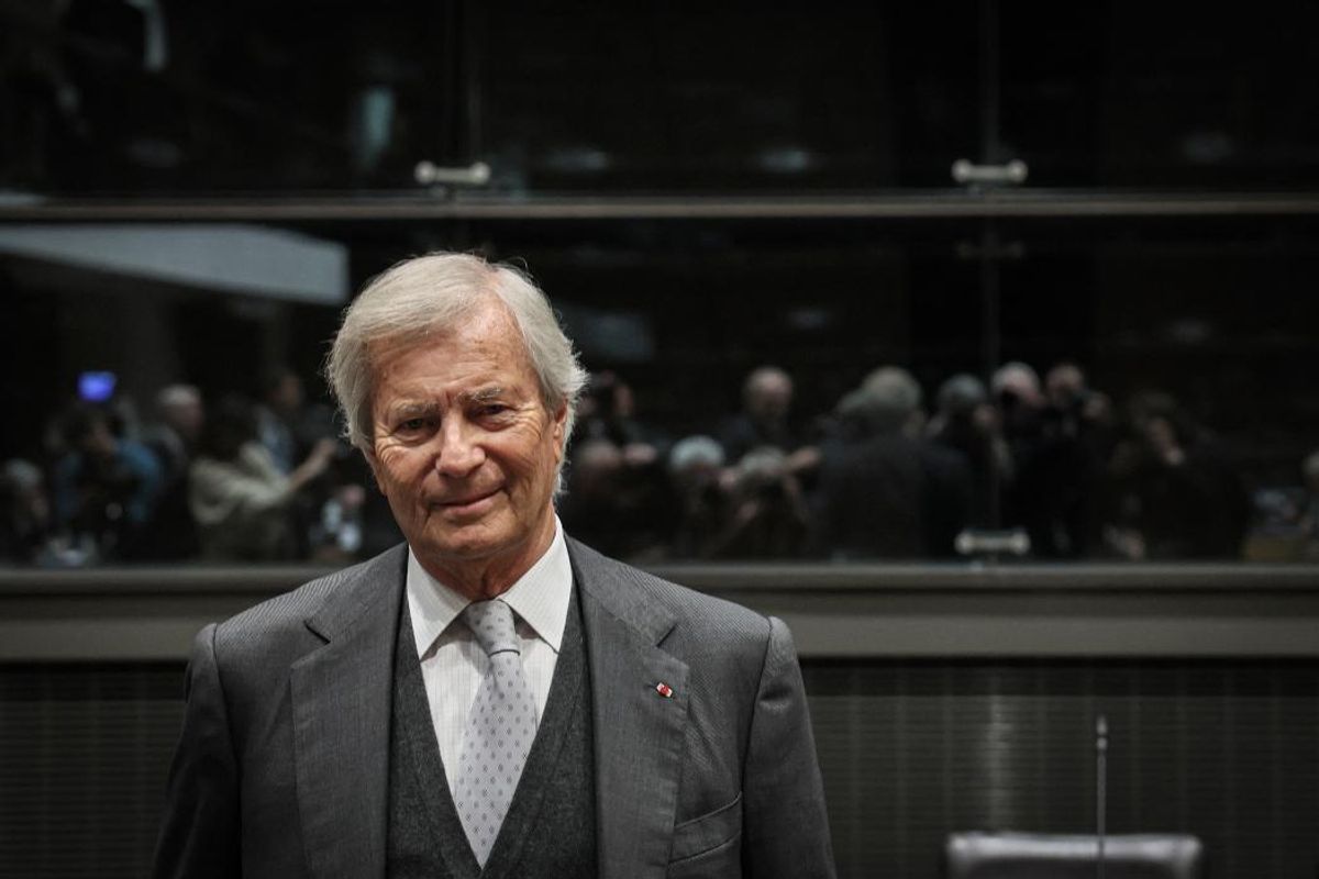 Le groupe Bolloré visé par la plainte d'un collectif panafricain pour ...