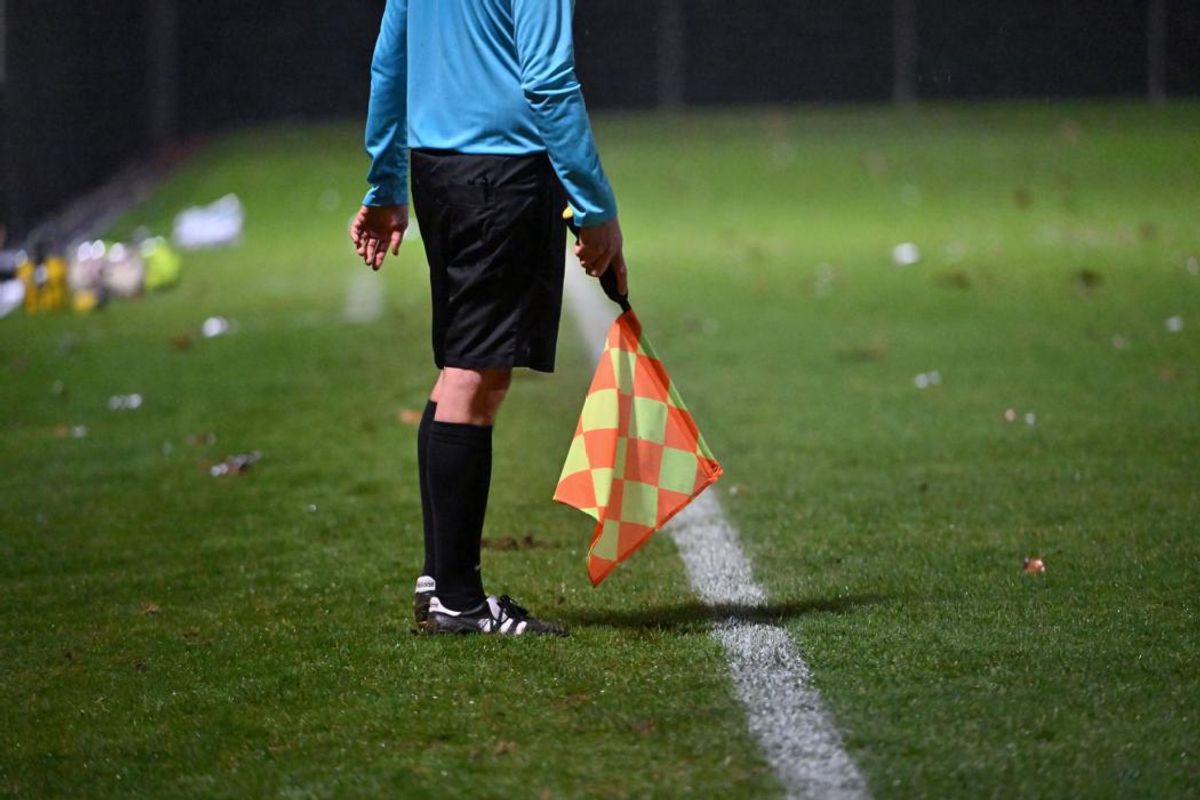 Un footballeur de 13 ans perd la vie lors d'un match à Sens - Le ...