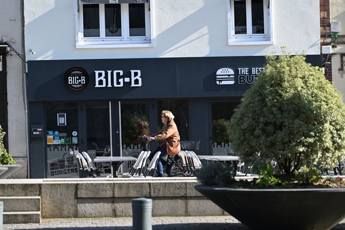 "On aimerait monter une franchise", l'enseigne Big-B continue de se ...