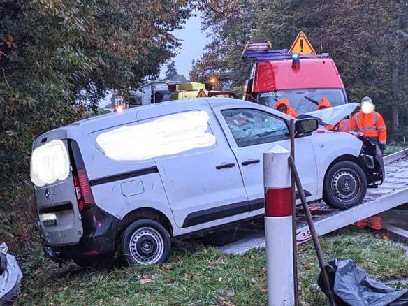 Collision entre un poids lourd et une voiture entre Aubigny-sur-Nère et La Chapelle-d'Angillon ...
