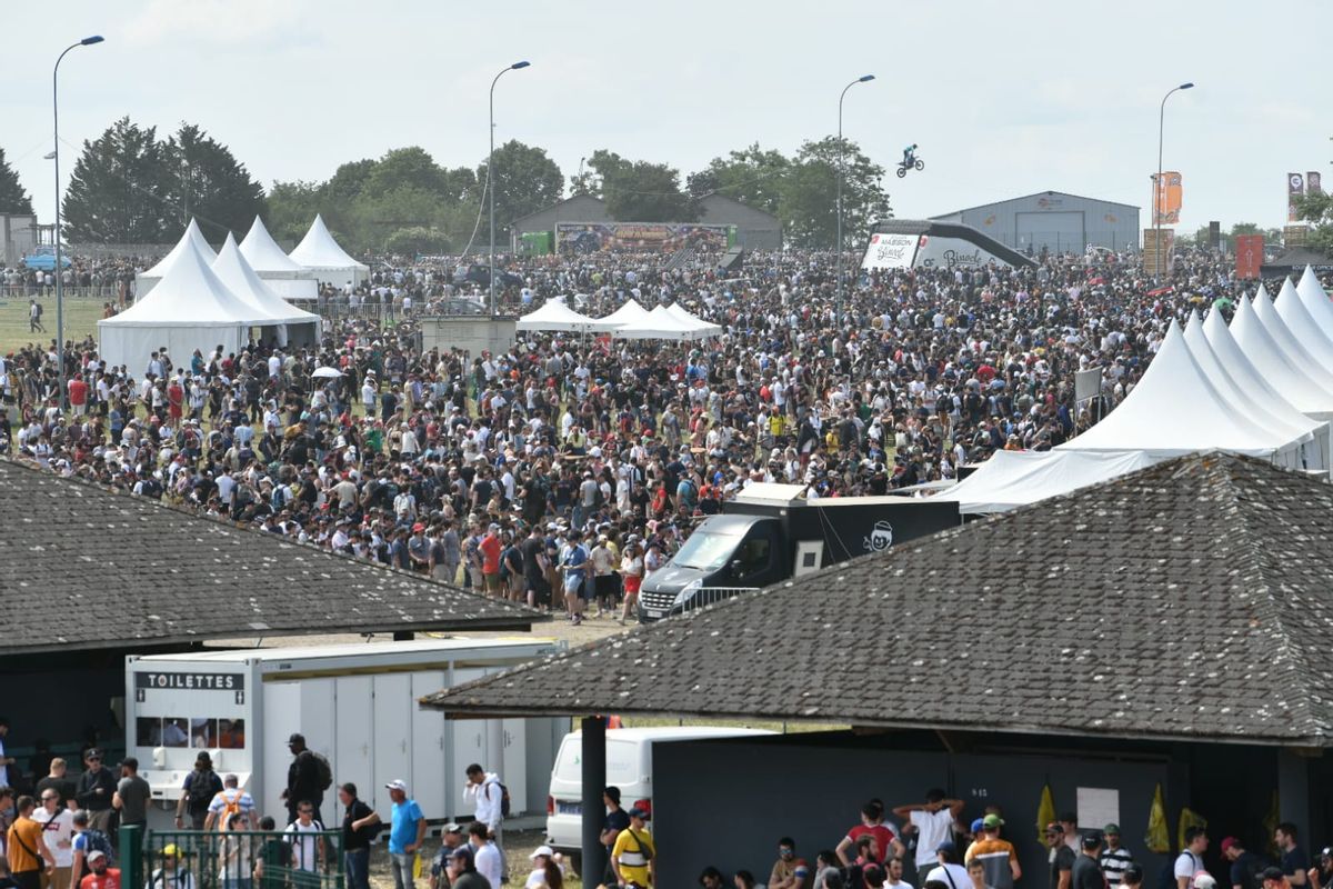 Le circuit de Magny-Cours noir de monde pour le Merguez Tuning Show ...