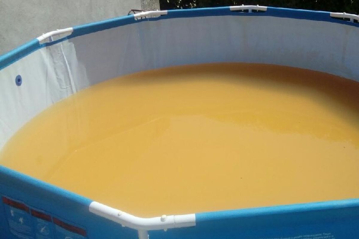 De l'eau jaune dans les robinets chez certains habitants du village ...